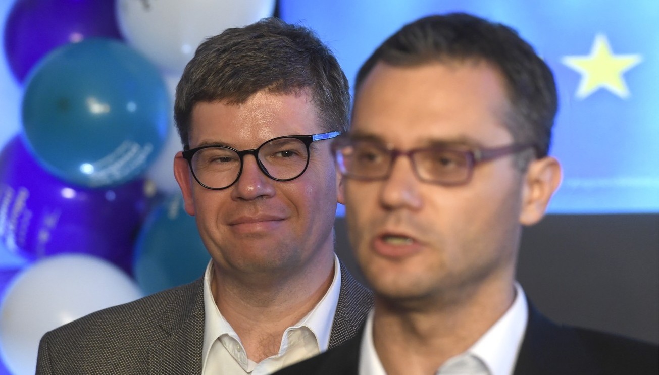 Kverulant žaluje Evropský parlament za zatajování informací o příjmech ...